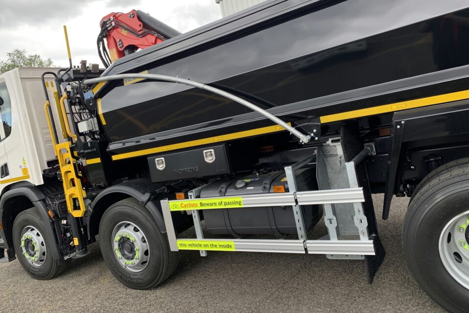 32T Tipper Grabs for Hire | 8x4 Tipper with Grabber | LC Vehicle Hire