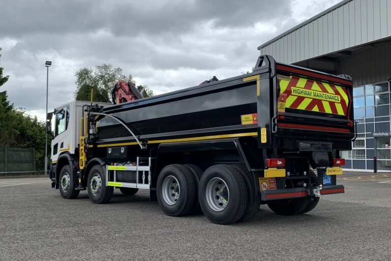 32 Tonne Tipper Grabs for Hire | 8x4 Tipper Grabs | LC Vehicle Hire