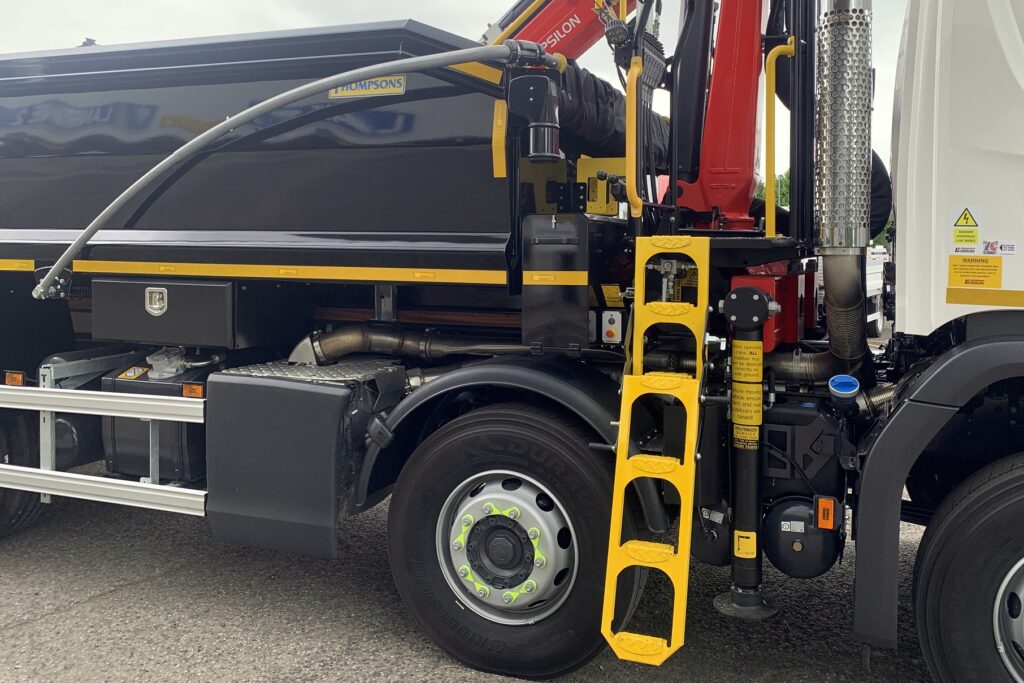 32 Tonne Tipper Grabs for Hire | 8x4 Tipper Grabs | LC Vehicle Hire