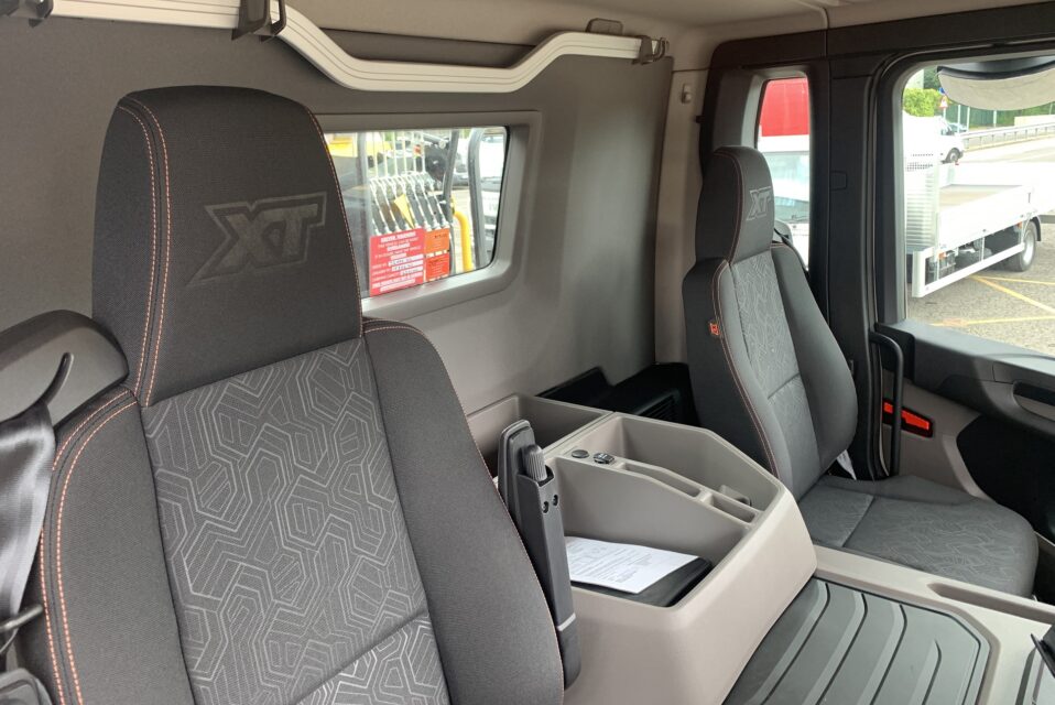 32 Tonne Tipper Grabs for Hire | 8x4 Tipper Grabs | LC Vehicle Hire