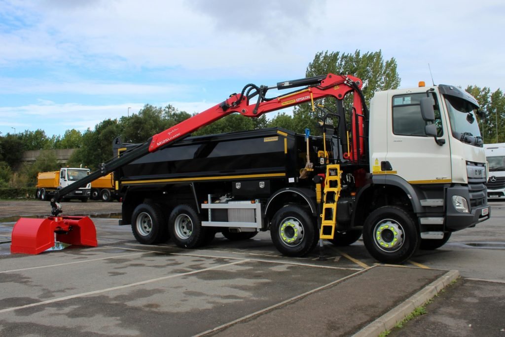 32 Tonne Tipper Grabs for Hire | 8x4 Tipper Grabs for Rental