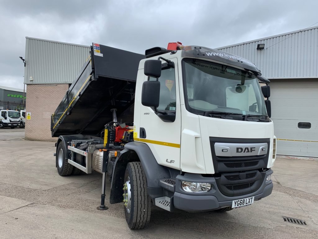 Tipper Grabs to Rent | 18 Tonne Grab Wagons | 4x2 Tip Grab Hire