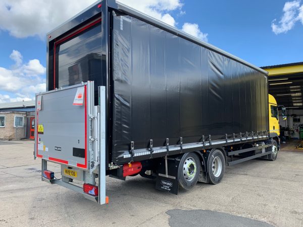 26 Tonne Curtainsider For Hire | Pallet Delivery Trucks | LC Vehicle Hire