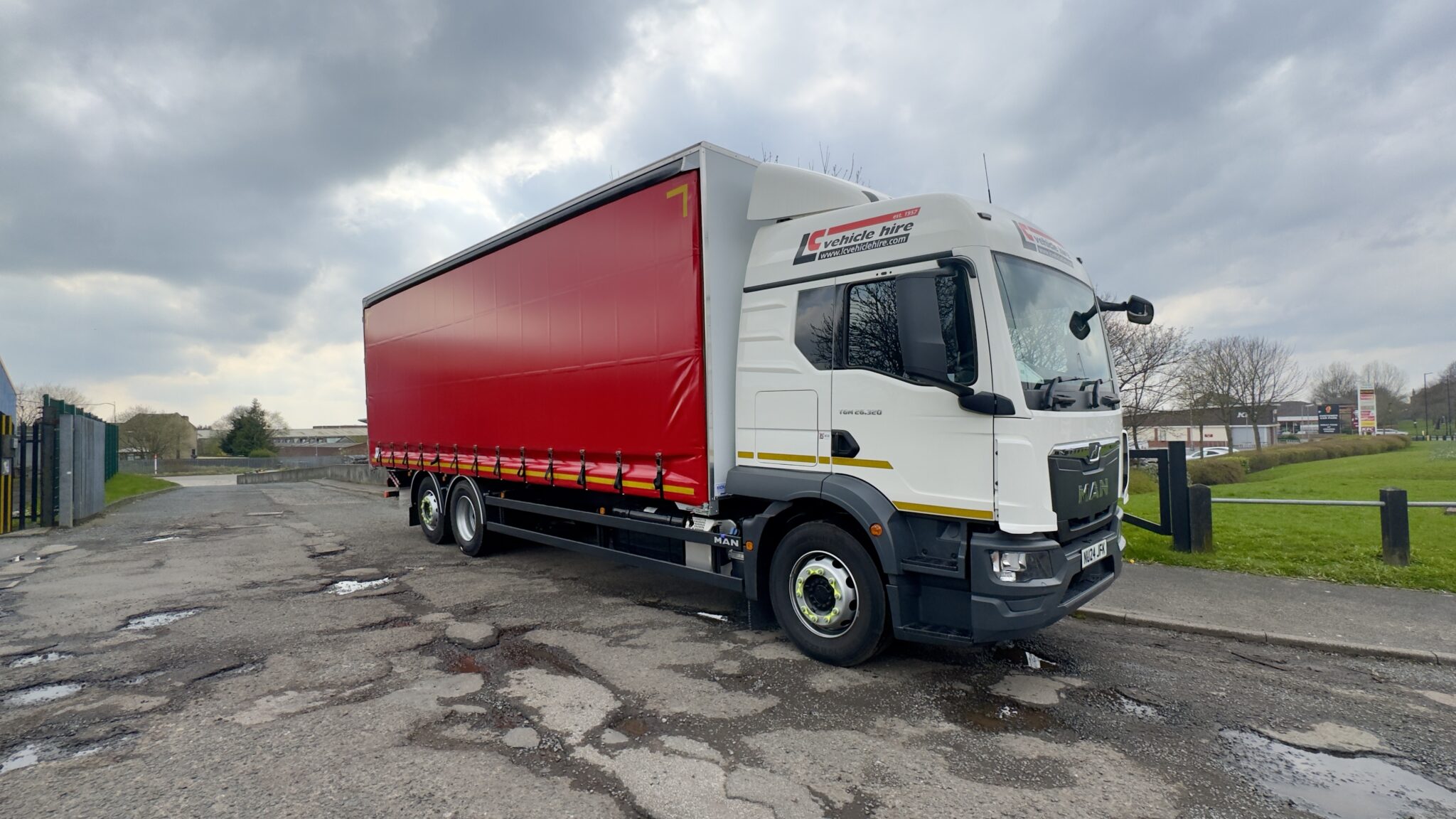 Curtain-side Truck | 26T Lorry Hire | LC Vehicle Hire